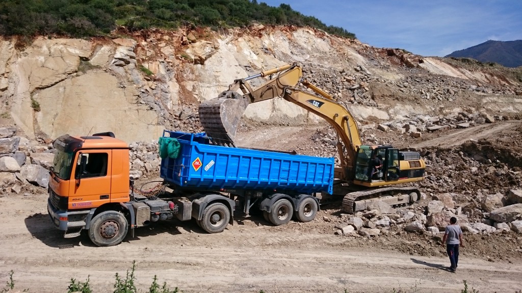EXCAVACIONES EN ROCAS. - Fragmentaciones